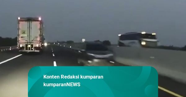 Mobil BR-V yang Tabrak Bus Rombongan Bonek di Tol Lawan Arus Sejauh 13 Km | kumparan.com